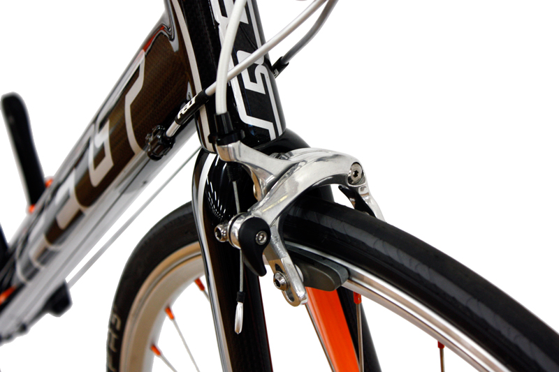 ライトウェイ-101221② FELT レーシングモデルと遜色のない高速巡航性を実現 ～Z6～