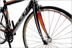 ライトウェイ-101221② FELT レーシングモデルと遜色のない高速巡航性を実現 ～Z6～