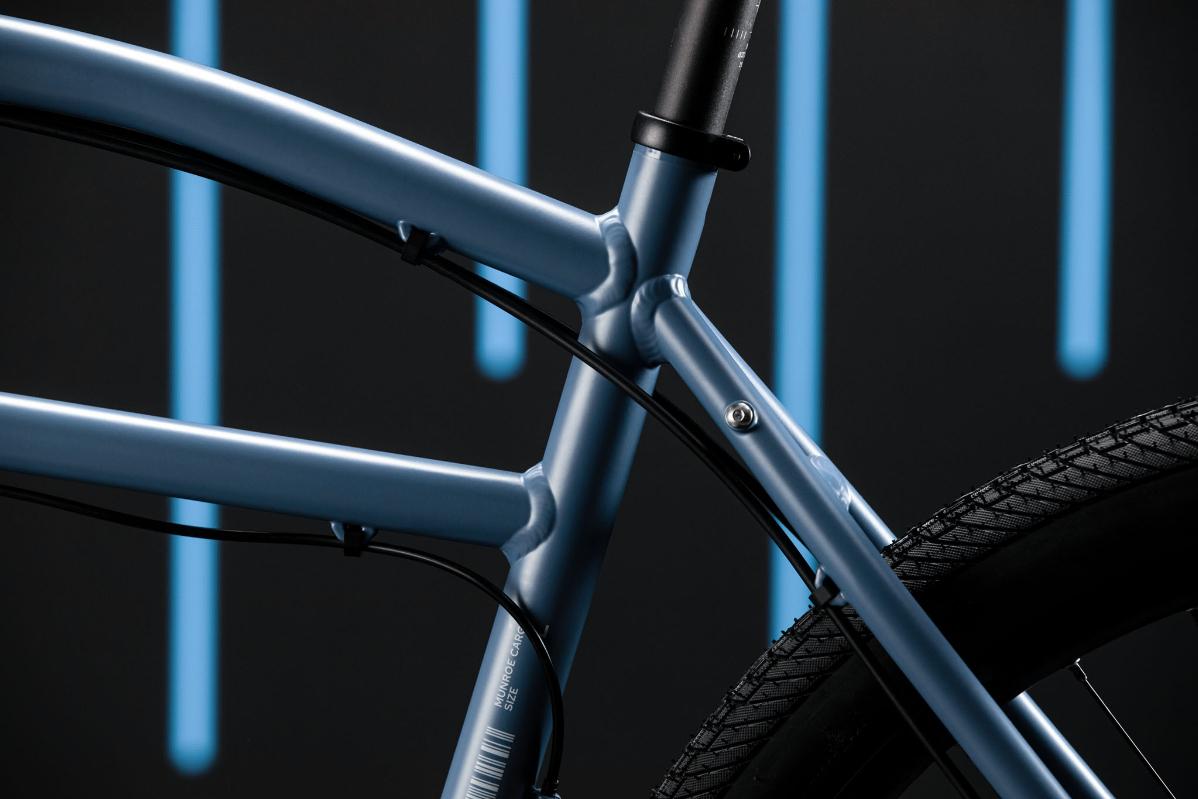 MUNROE CARGO(マンロー・カーゴ) - BOMBTRACK