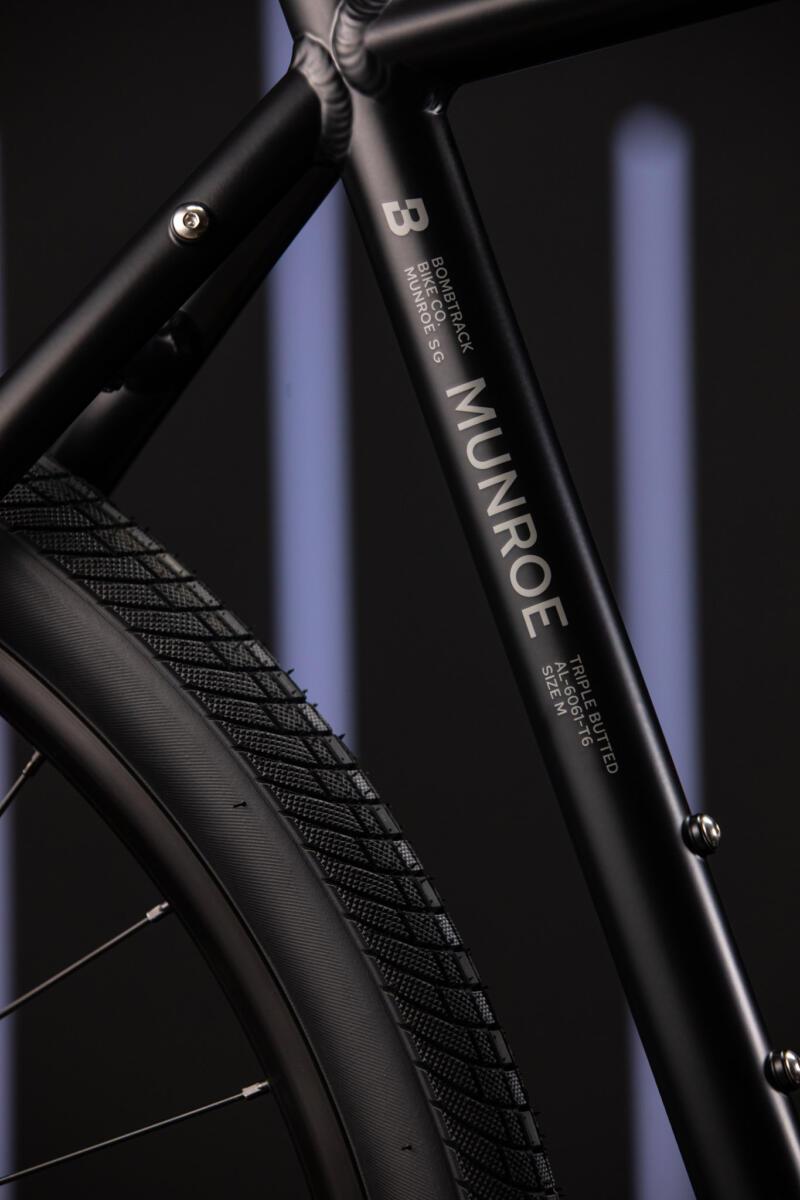 MUNROE SG(マンローSG) - BOMBTRACK