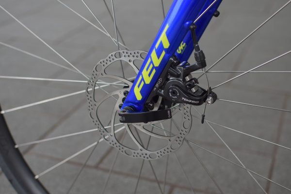 ゆっくり走れる安定性とロードバイクらしいスピードを両立 | Felt VR60 実走インプレッション フェルト