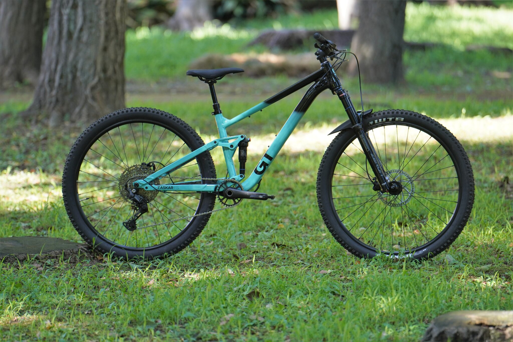 BRIDGING THE GAP！ 新しくMTBの世界に足を踏み入れるニュービーや、フルサスにあこがれる若人に最高のパフォーマンスバイク「GT ...