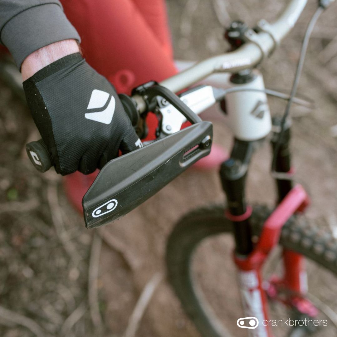 Crankbrothersから、トレイルライドに安心をもたらすハンドガードが発売！